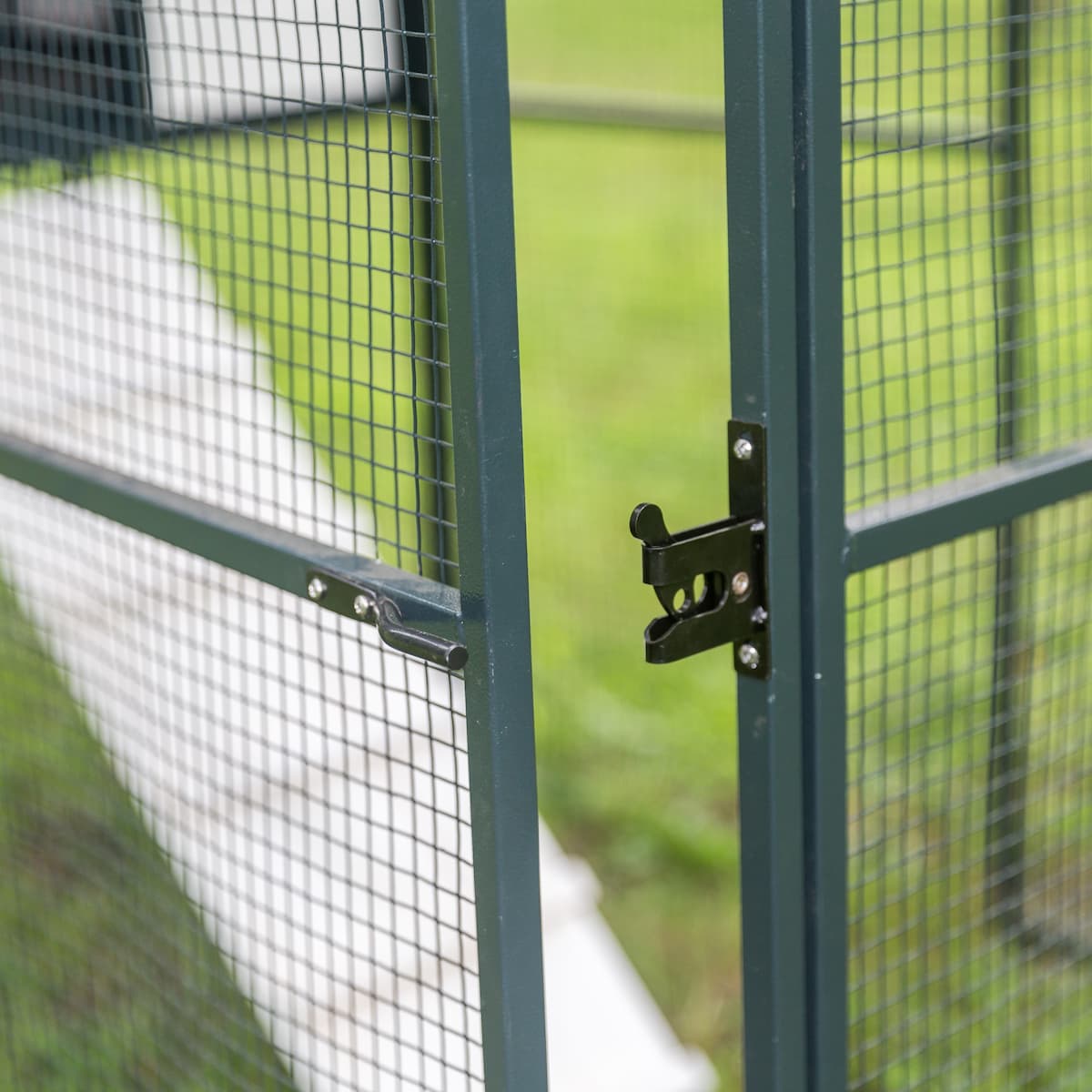 Hen house | Buy hen house with nesting box online | Kellfri